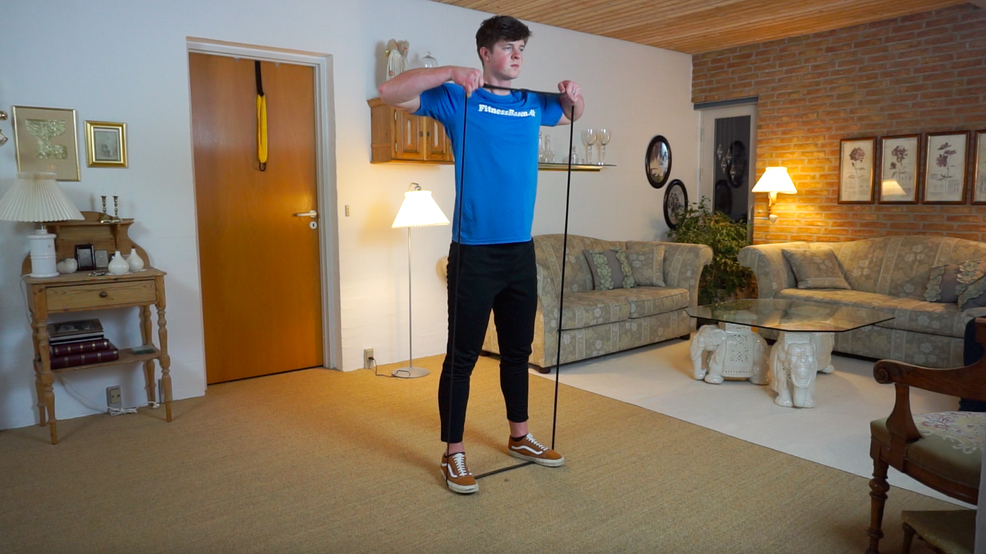 Banded Upright Row - FitnessBasen