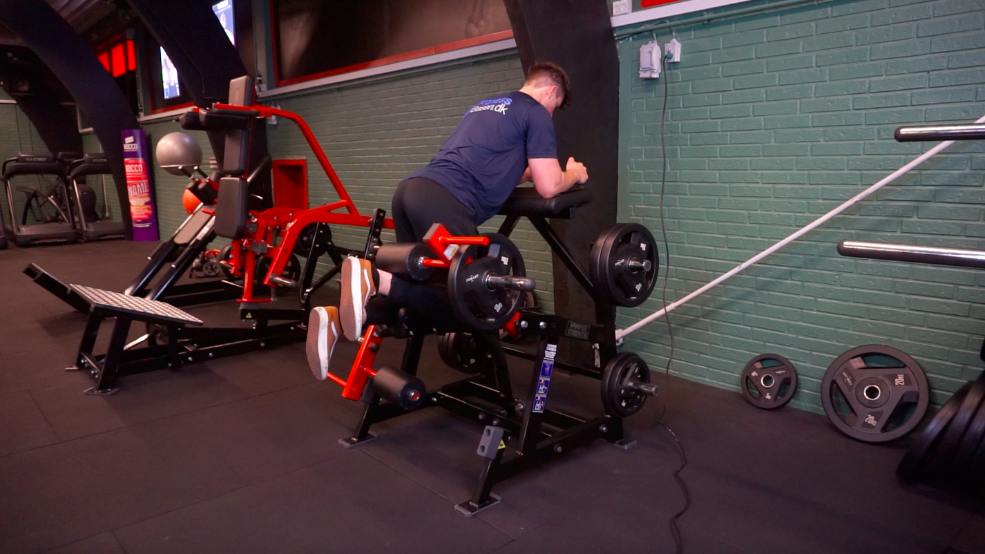 One Leg Hamstring Curl - FitnessBasen