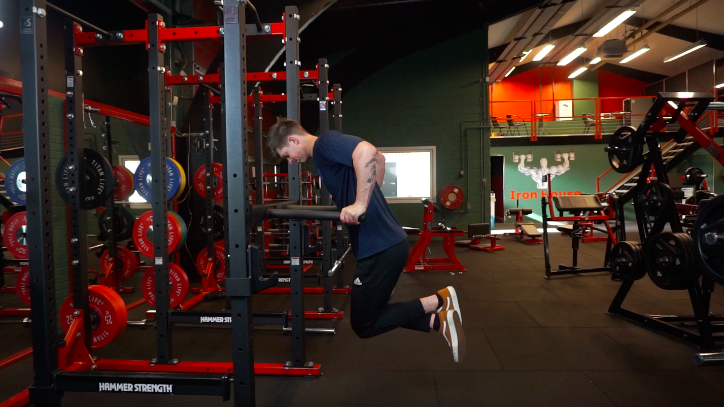 Weighted Dips - FitnessBasen